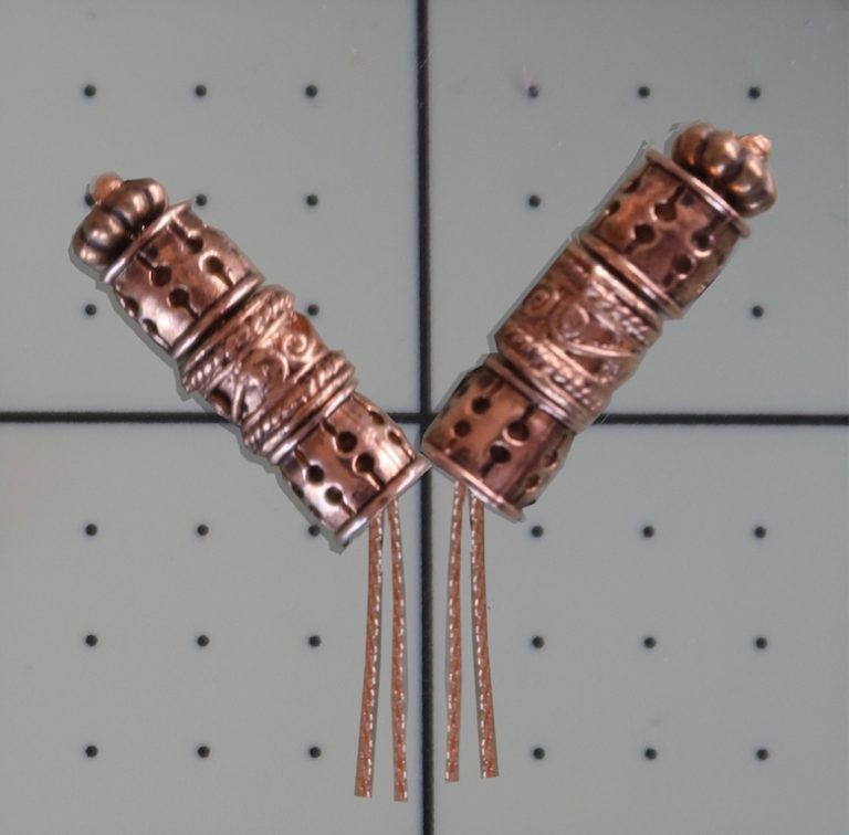 Metallic bead closures – …out of a portrait