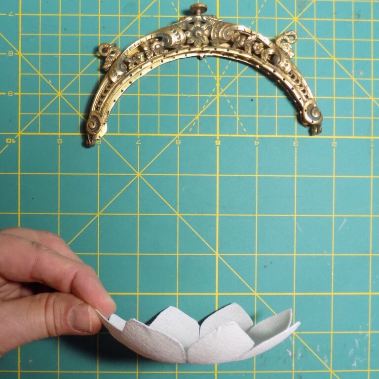 Hinge Purse Footing – …out of a portrait